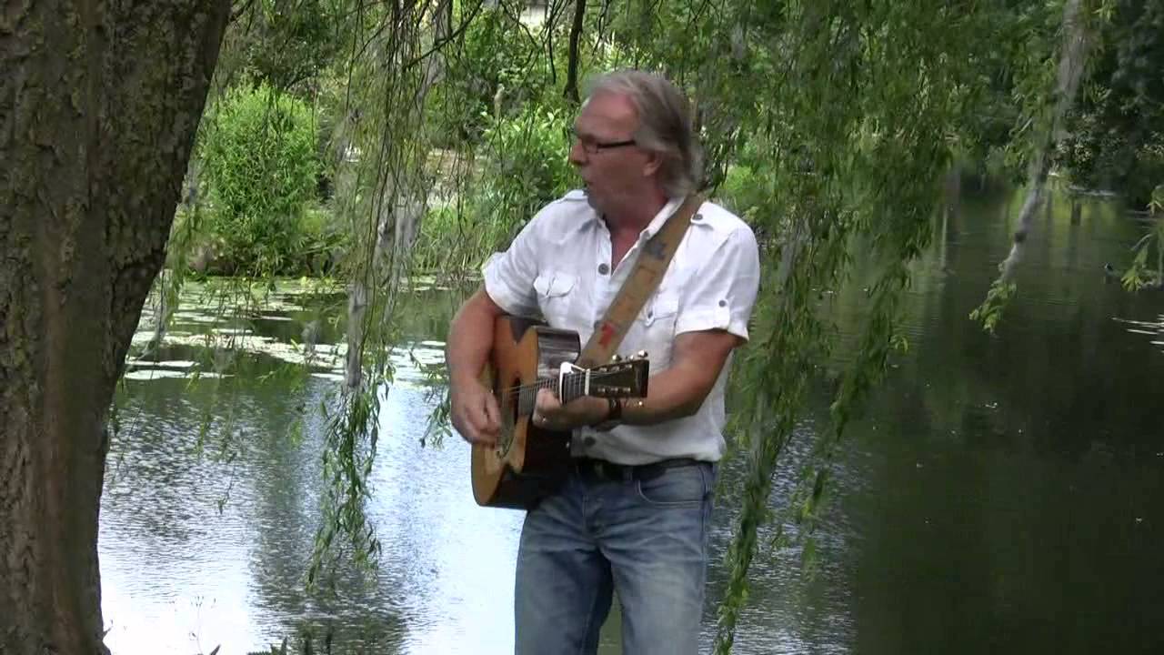 Eddy Dykstra sings "Leafdesliet" (Love Song) (HD) - YouTube