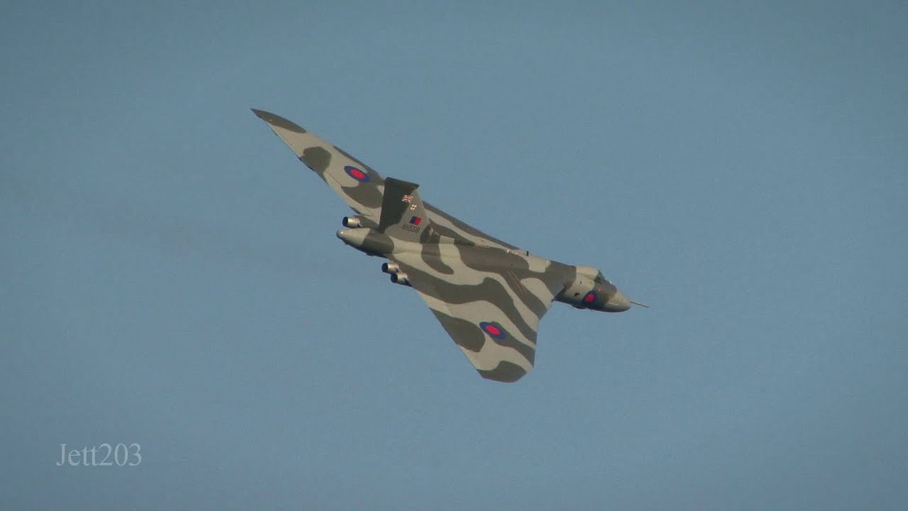 Avro Vulcan Final Display - YouTube