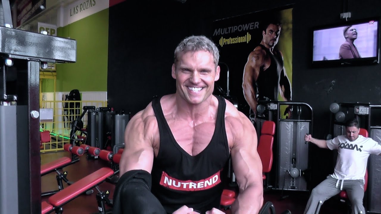 Trenink na prsa a bricho - Martin Mester IFBB Men´s Physique - YouTube