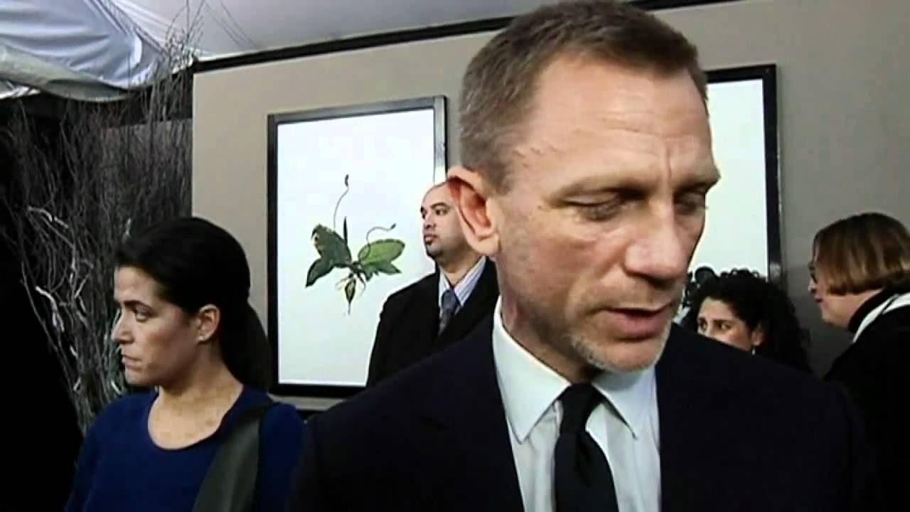 Daniel Craig at Girl with the Dragon Tattoo NY premiere - YouTube