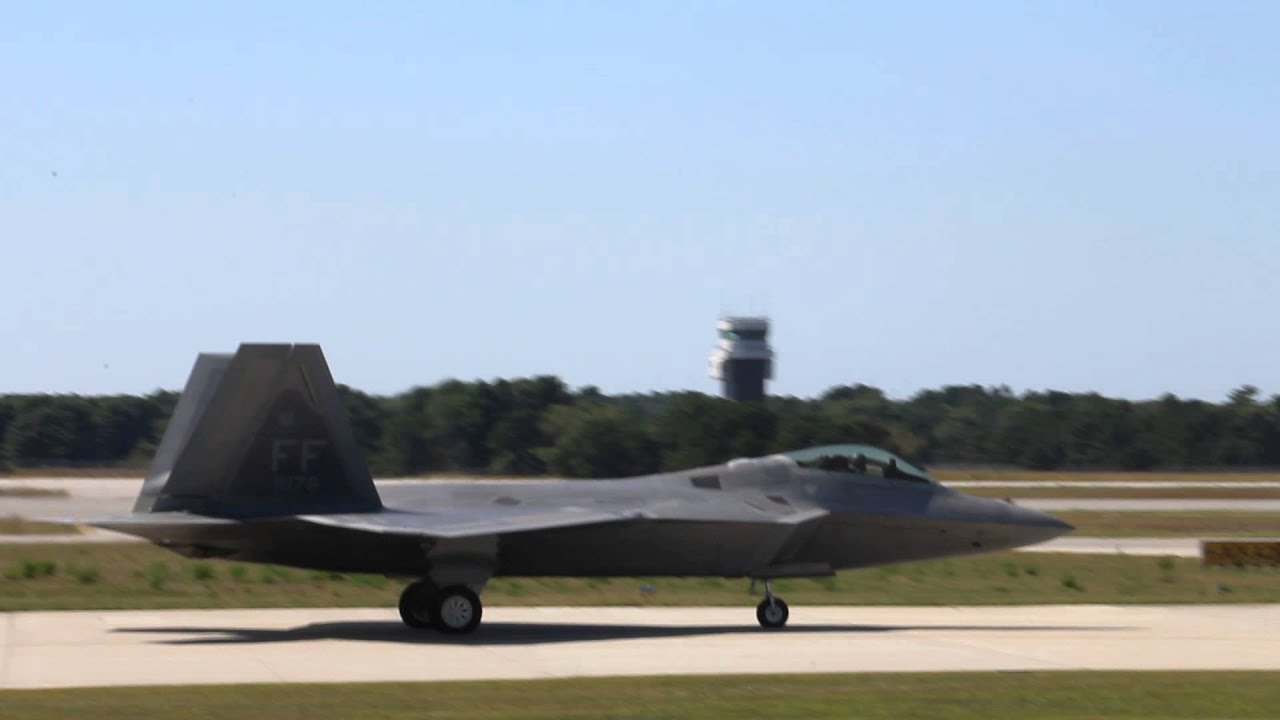 F-22 Raptor taxi - YouTube