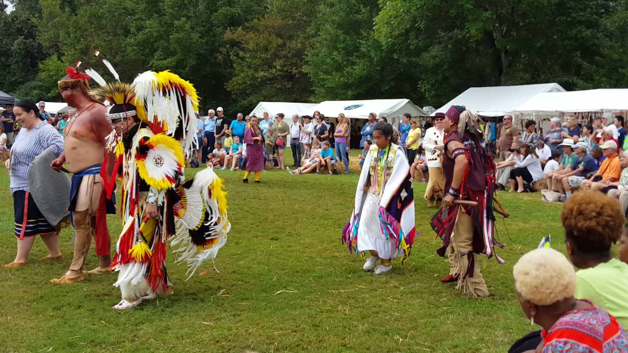 Intertribal Dance at the Intertribal Native American Pow Wow - YouTube
