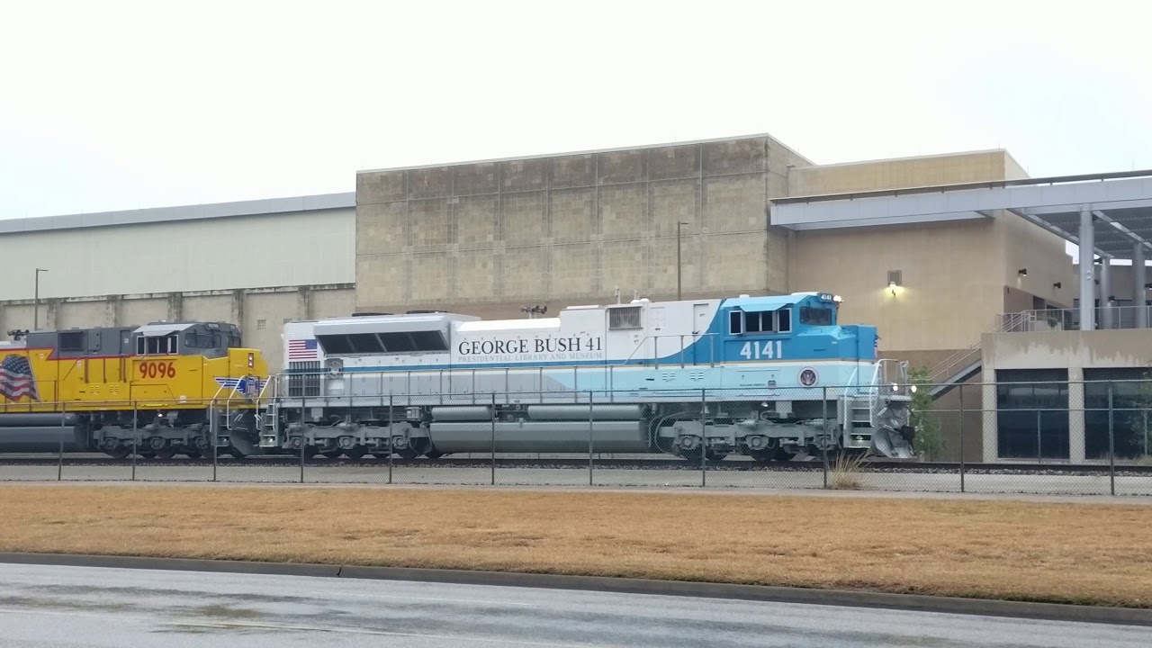 Union Pacific 4141 leading George H.W. Bush's funeral train - YouTube