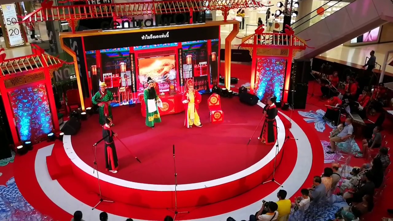 Chinese theater acting in Central World Shopping Mall for Chinese New ...