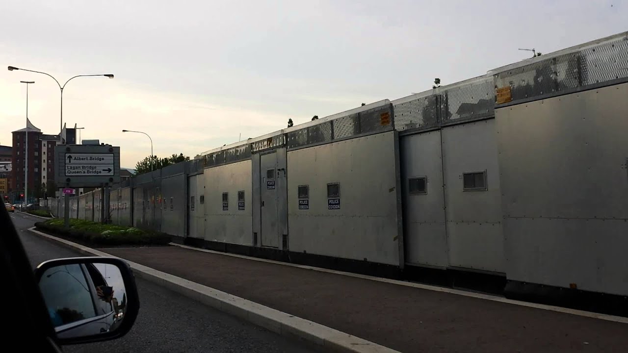 Anti riot walls in Belfast - YouTube