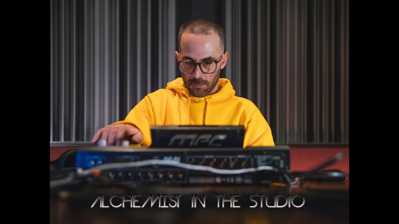 Alchemist in the Studio making Classic Beats! - YouTube