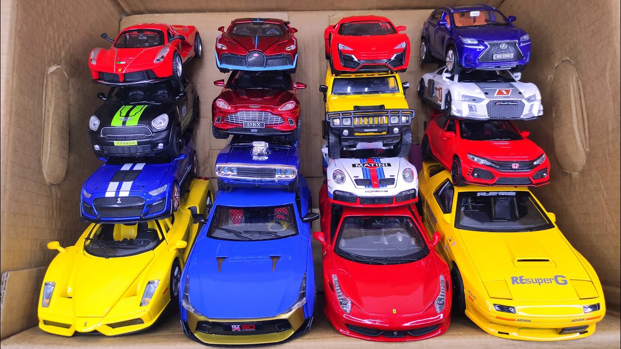Box Full of Cars Bugatti Chiron, BMW M4 GT3, Bugatti Divo, Lamborghini ...