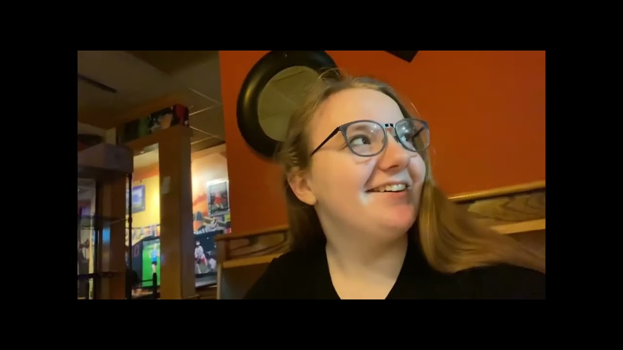 Reviews with Maggie: Applebee’s - YouTube