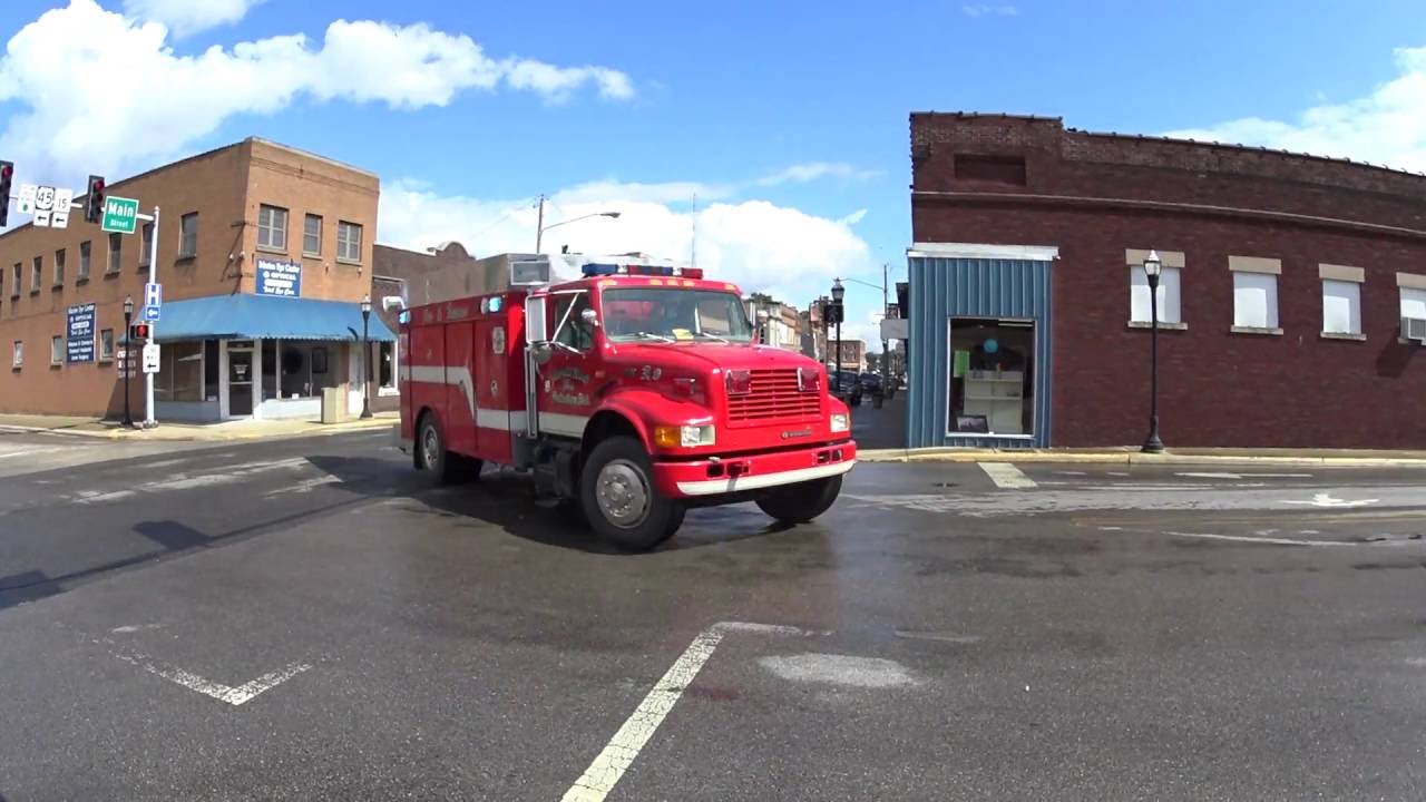 Fairfield Rural Fire Dept. Rescue 9 & Squad 8 - YouTube