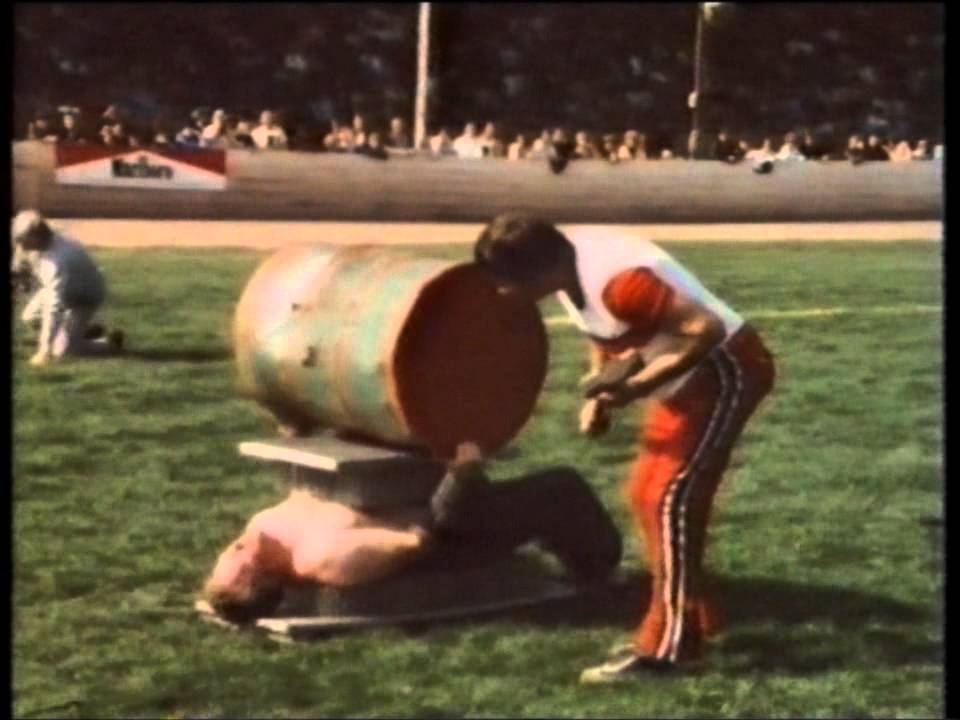 man hit with sledge hammer ..gruesome - YouTube