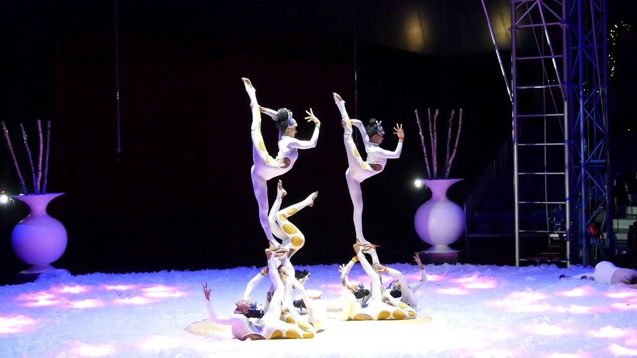 Girls contortion performance - YouTube