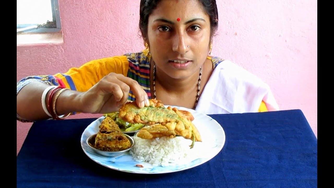 Eating Bhola Mach, Sabji With Rice || Tasty Food Eating Show || Hot ...