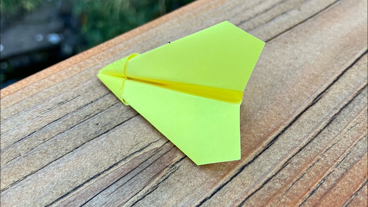Sticky note paper airplane - YouTube