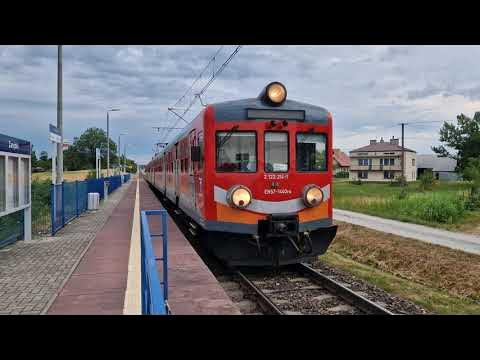 EN57-1440 jako REGIO ze Stalowej Woli Południe, zatrzymuje się na p.o. Zarębki 05.07.2022 - YouTube