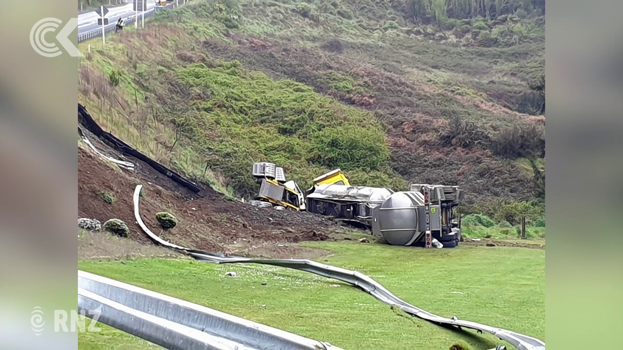 One dead in horror truck, van crash on SH5 - YouTube