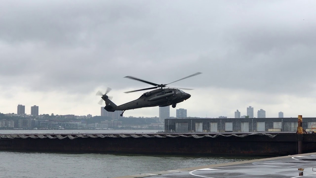 U.S. Army UH-60L Blackhawk Departs the West 30th Street Heliport NYC ...