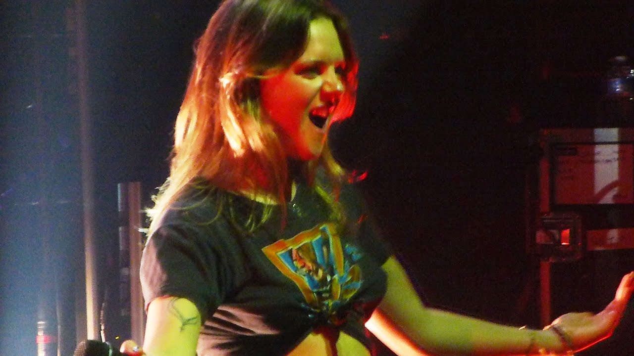 Tove Lo - Lady wood / Influence - Live Paris 2017 - YouTube