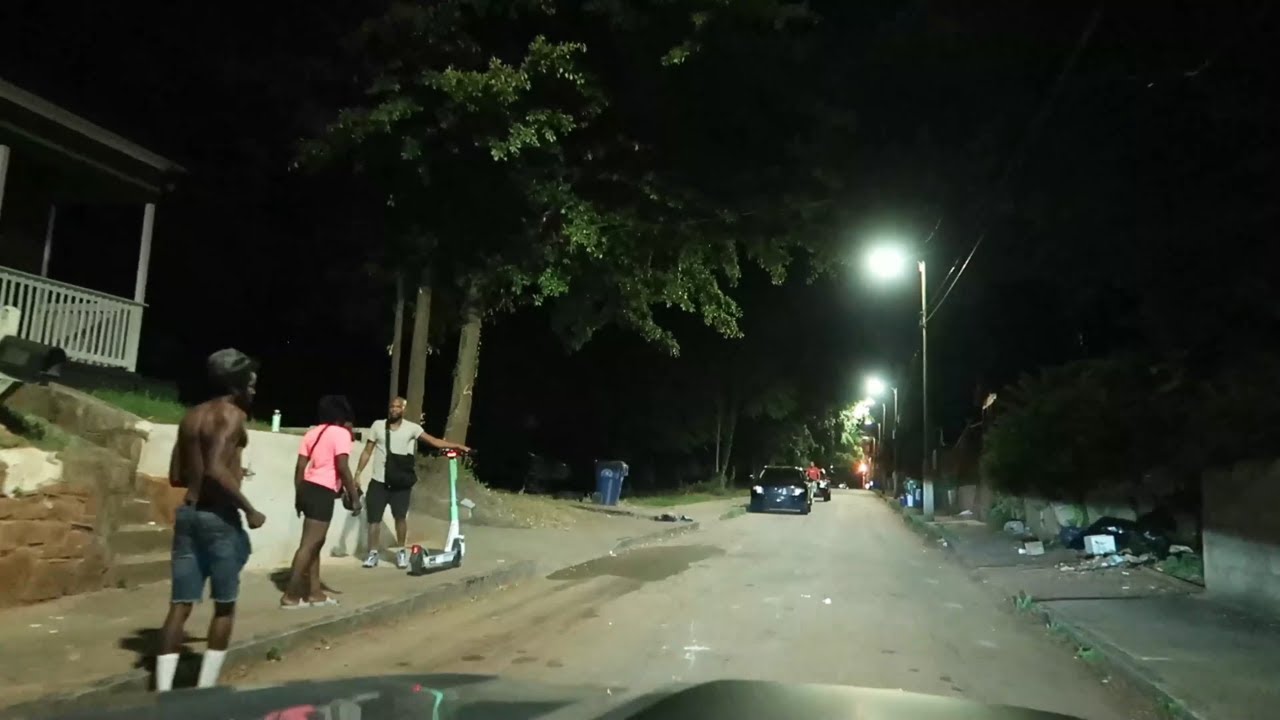 Atlanta Hoods Late At Night - YouTube