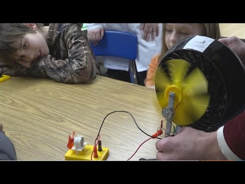 SPS students learning with interactive boxes - YouTube