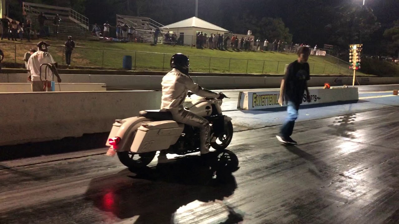 Two turbo baggers one bad ass race - YouTube