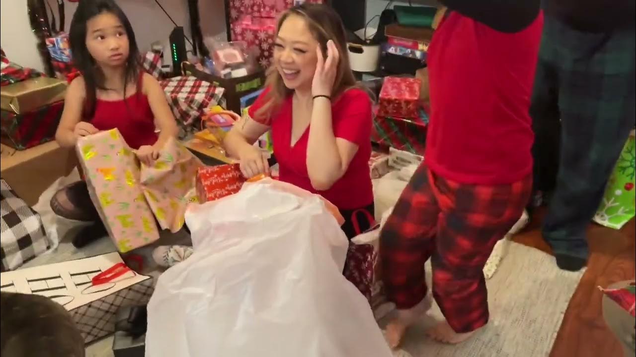 Me Nyuam Qhib Khoom Christmas 12/24/2022 - YouTube