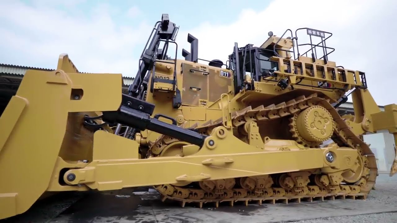 Caterpillar D11 Montagem - YouTube