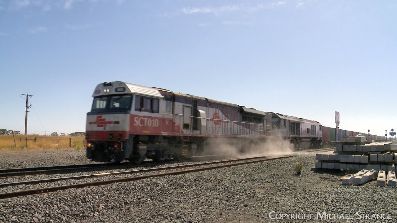 7922V SBR / SCT Dooen Container Train With BlueScope Steel Containers ...