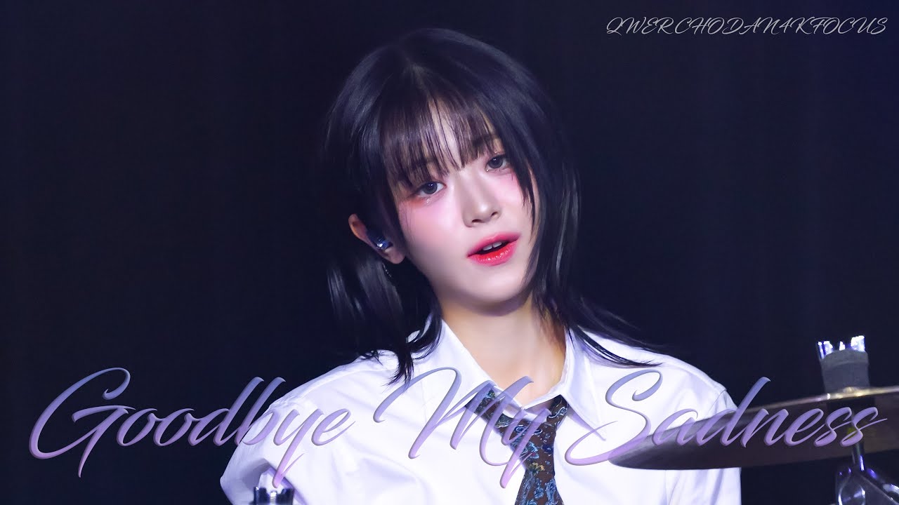 [4K] 241201 QWER '안녕,나의 슬픔' 쵸단 직캠 @QWER 진짜 기자회견 - YouTube