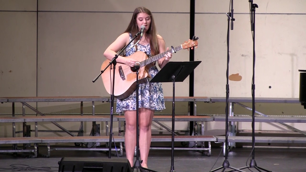 Jessica Searl performs at CHS' Vocal Showcase night - YouTube