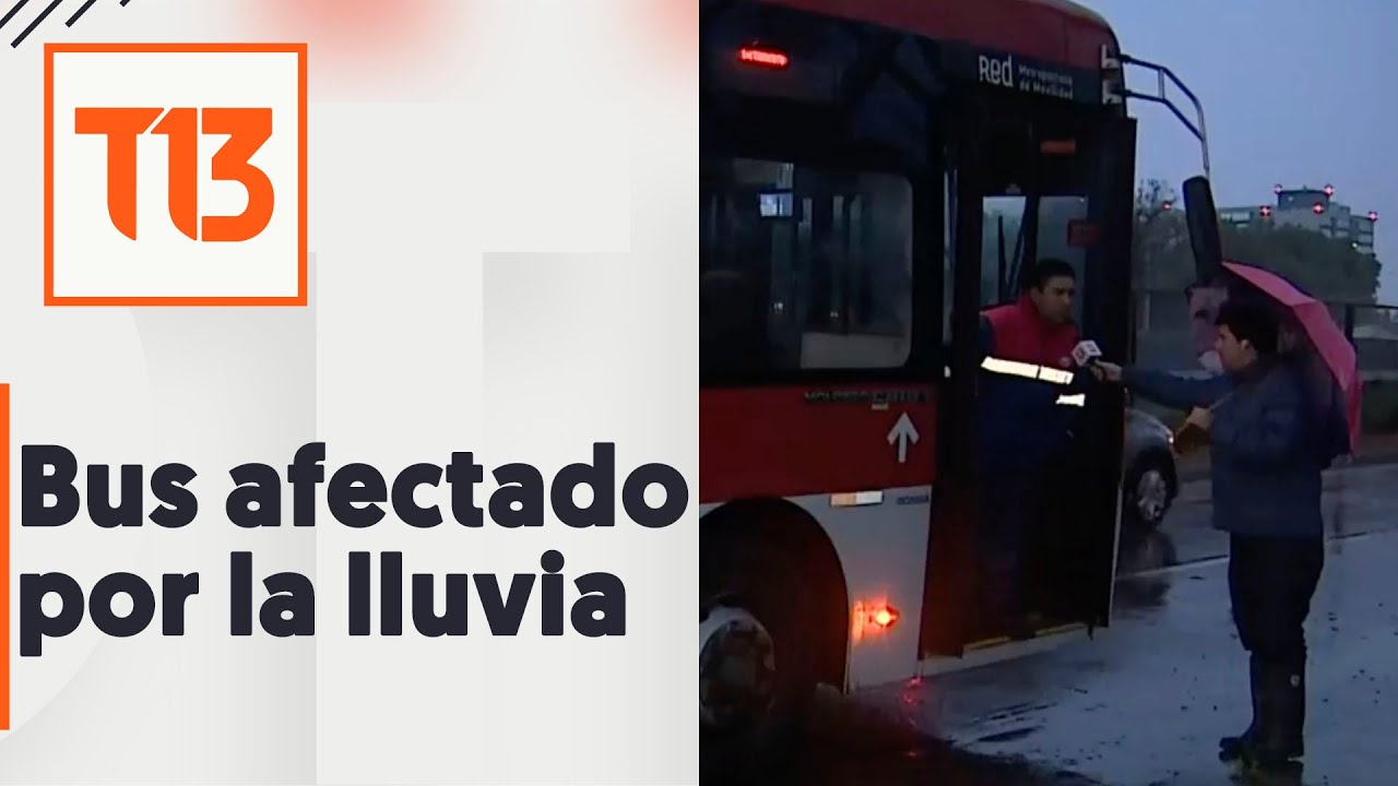 Acumulación de agua: Bus del transporte público en panne por la lluvia ...