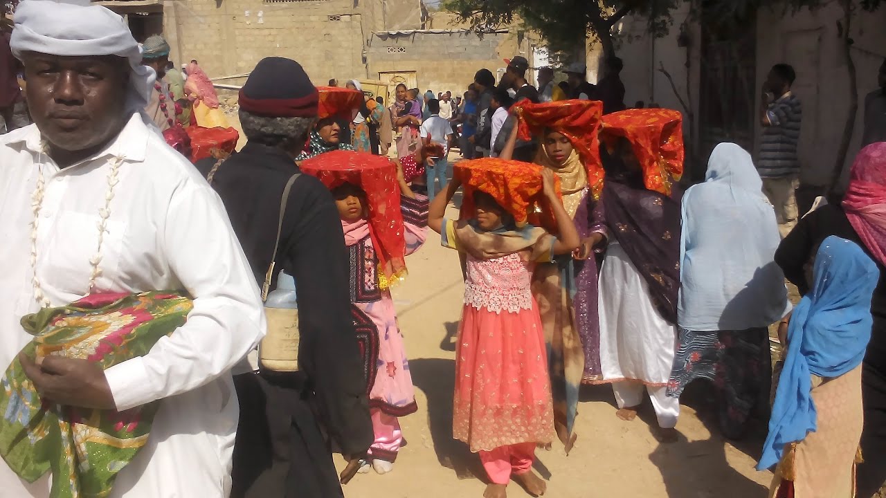 Trditional Sheedi Mela in Karachi - YouTube