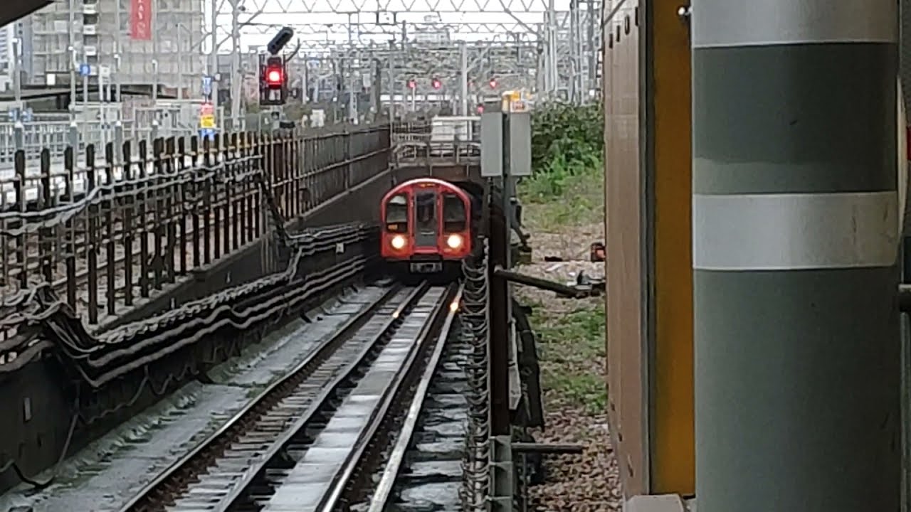 Central Line 1992 Stock Arriving Stratford - YouTube