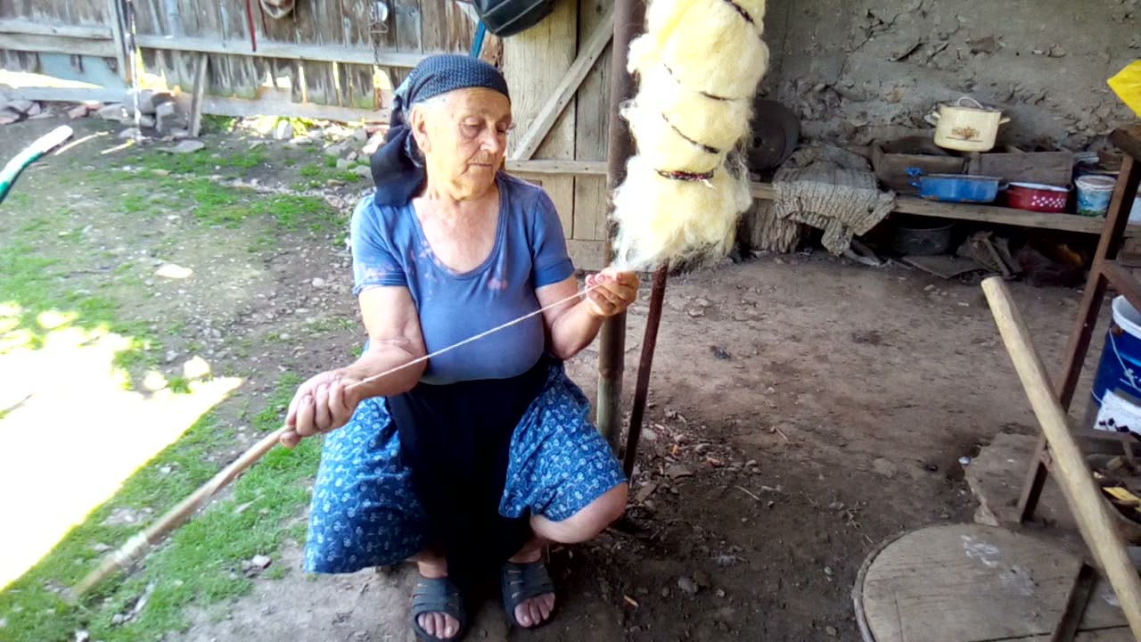 Torsul lanii la Budureasa - YouTube