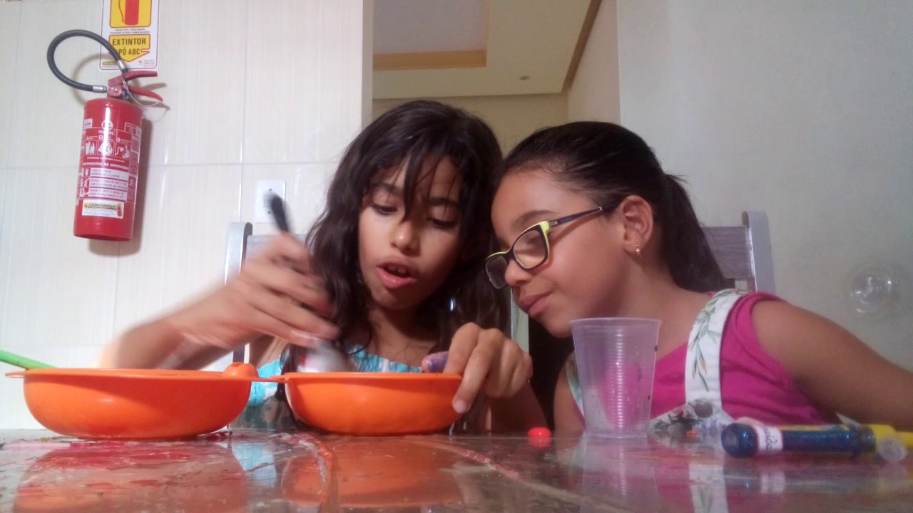 Como fazer amoeba com cola colorida - YouTube