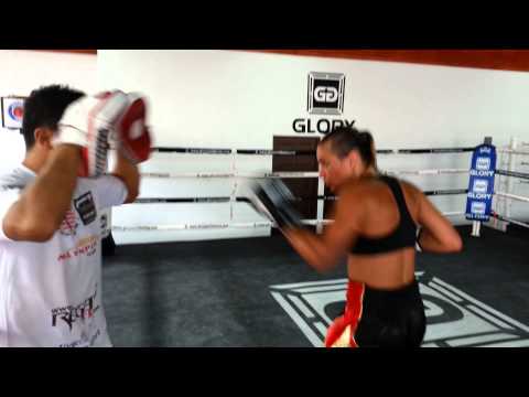Ariane brodier 5 training muay thai