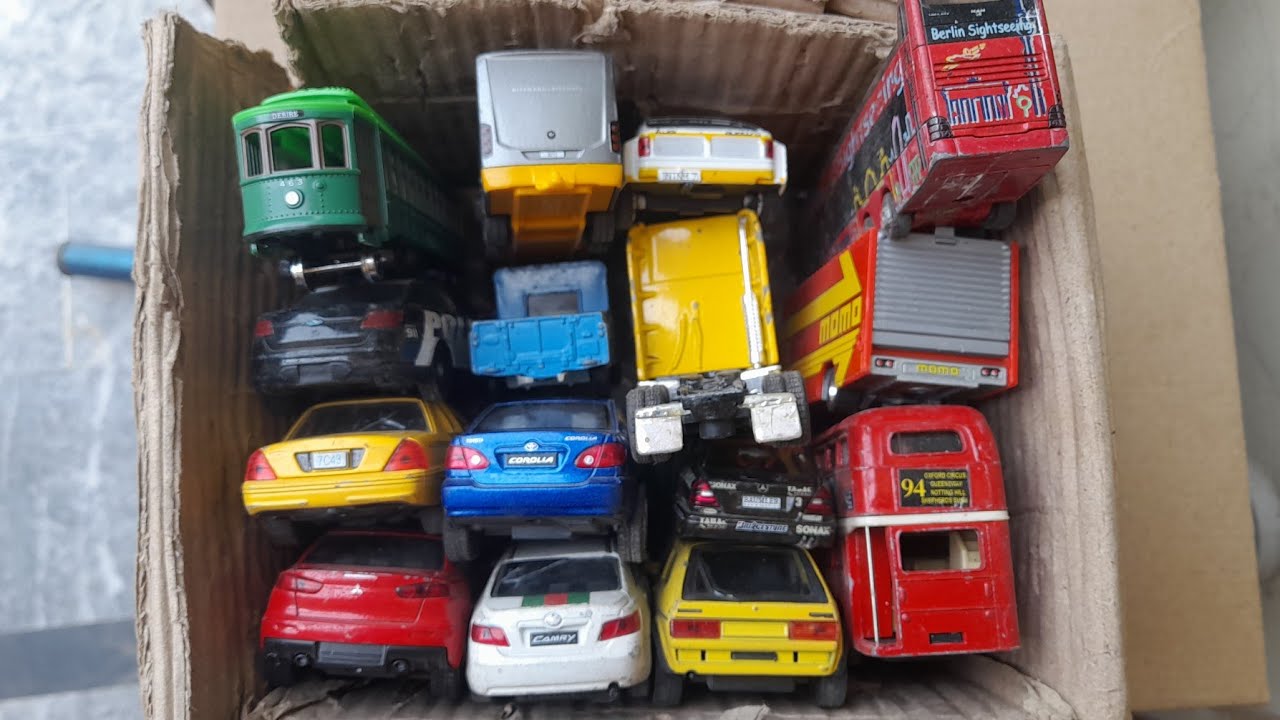 Lets pick a box of diecast cars,Toyota,mercedese, mitsubishi,mazda ...