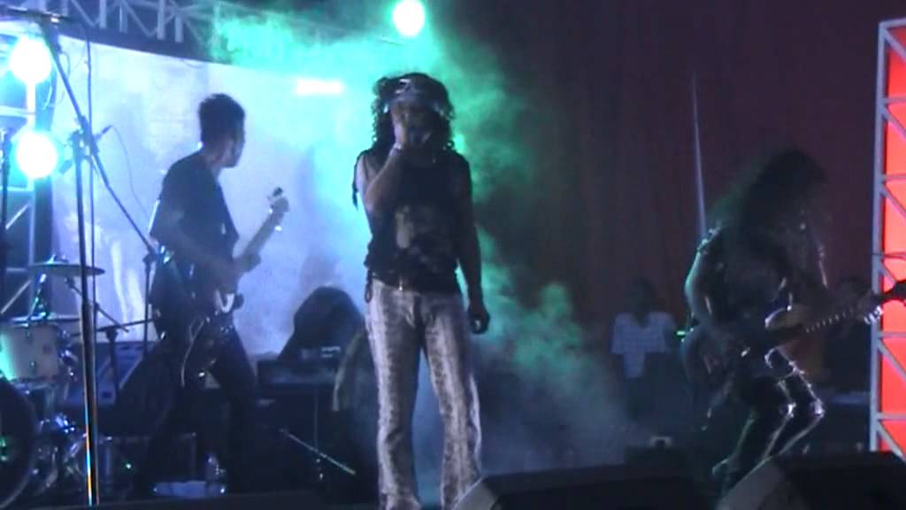 Apa-apanya dong.Desy drummer n' Candil (eks.Serius Band) - YouTube