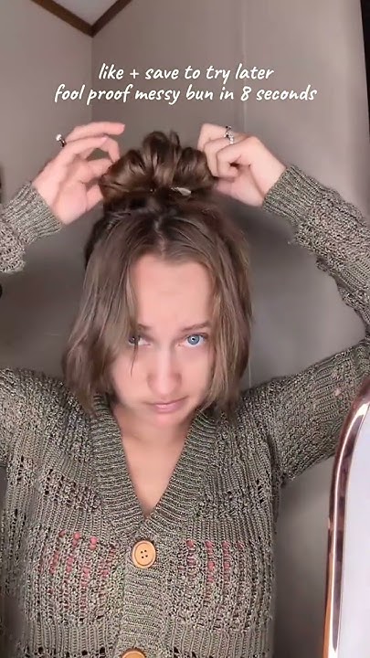 Quick & easy messy bun tutorial #beginnerhairtutorial - YouTube
