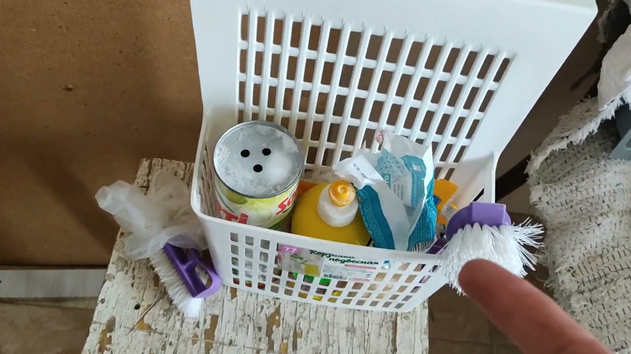 Организация хранения на новой кухне в выдвижных ящиках и под раковиной