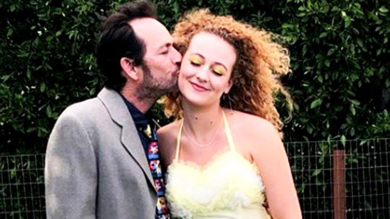 Luke Perry’s 18-Year-Old Daughter Hugged Him One Final Time - YouTube