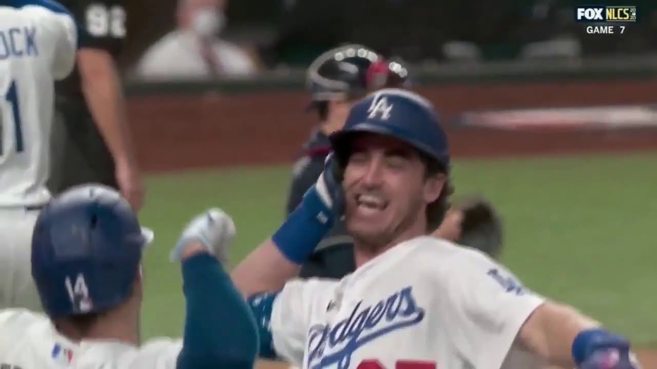 Cody Bellinger dislocates shoulder celebrating home run - YouTube