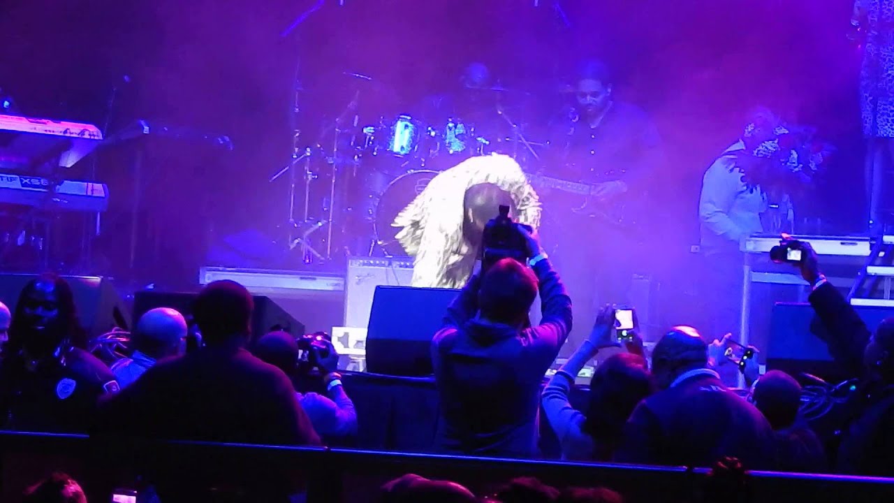 Jaheim singing "Anything" in concert 12/2015 Christmas In The City ...