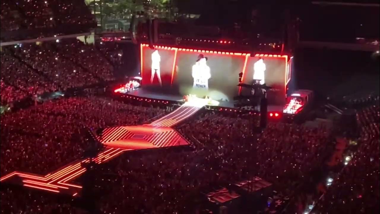 Snippets of songs (Taylor Swift concert) - YouTube