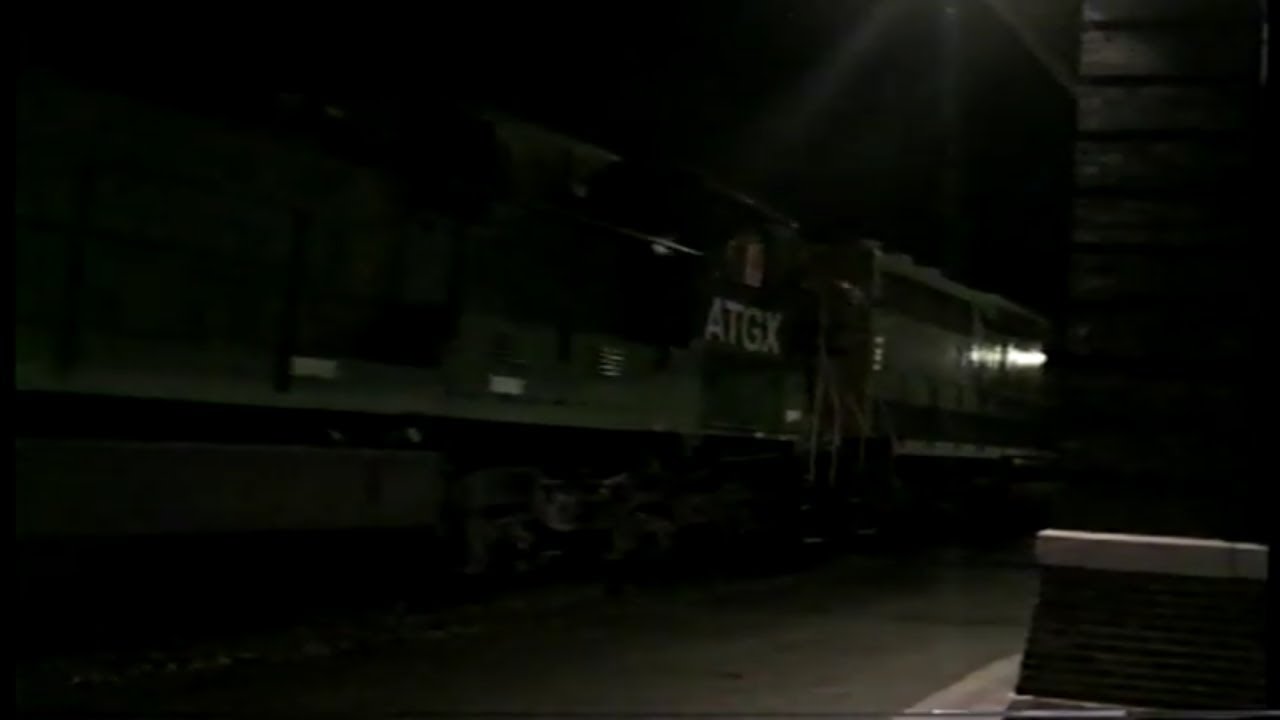 CSX SD40 and BN C30-7/SD40 lease units ATGX and HLCX! - YouTube