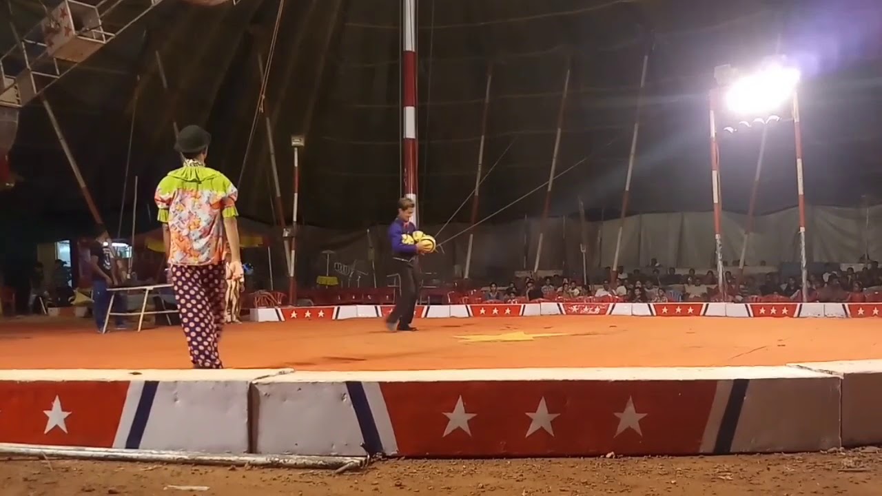 My juggling act in Indian circus - YouTube