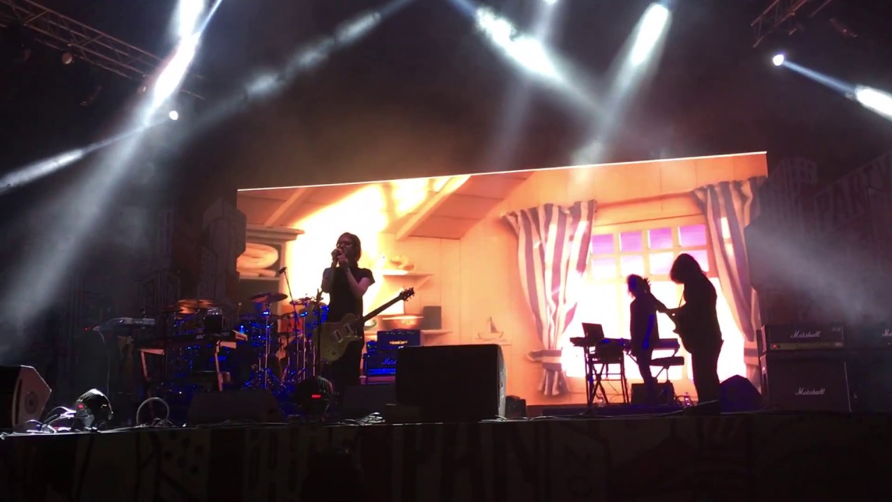 Steven Wilson - Routine [LIVE] Shillong, NH7 2016 - YouTube