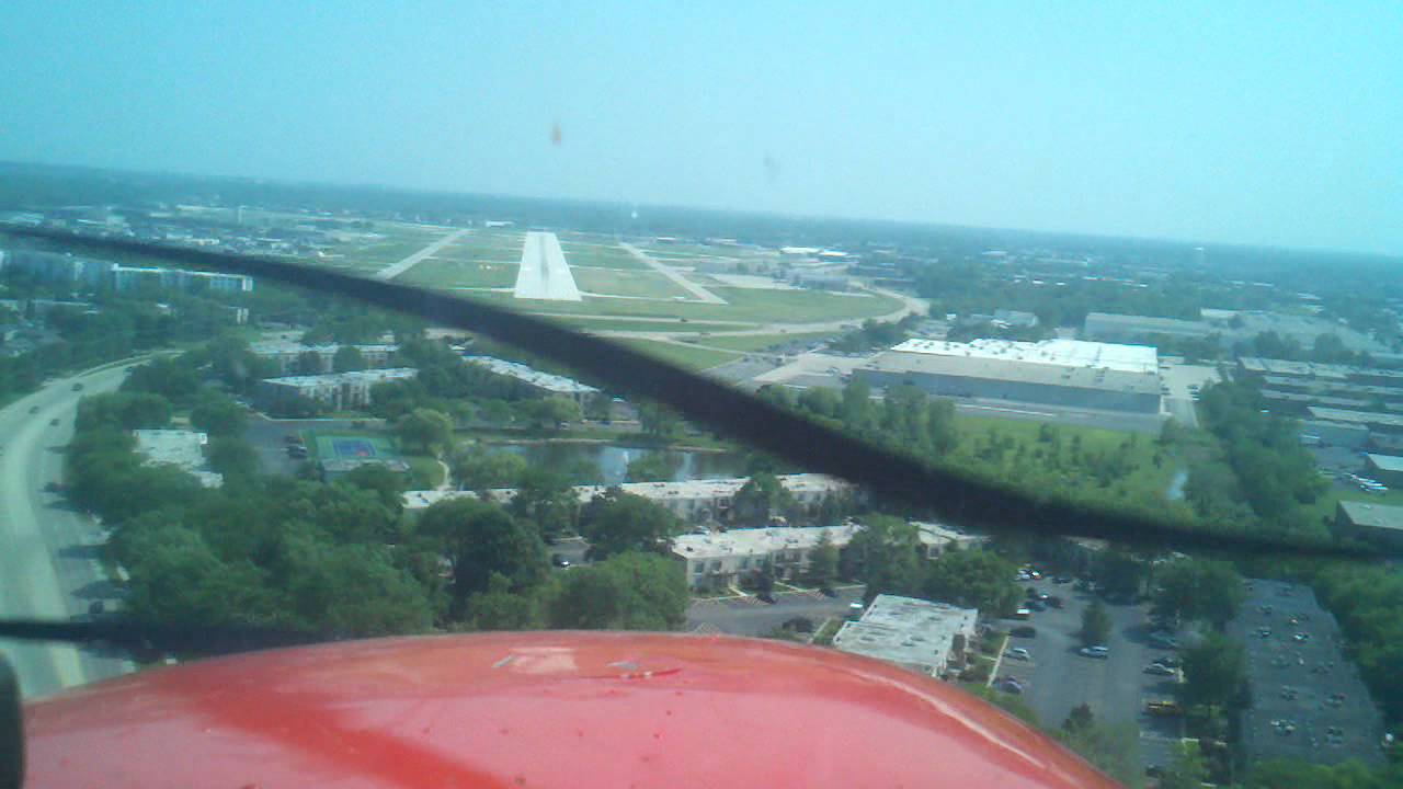 Landing a cessna at KPWK runway 16 - YouTube