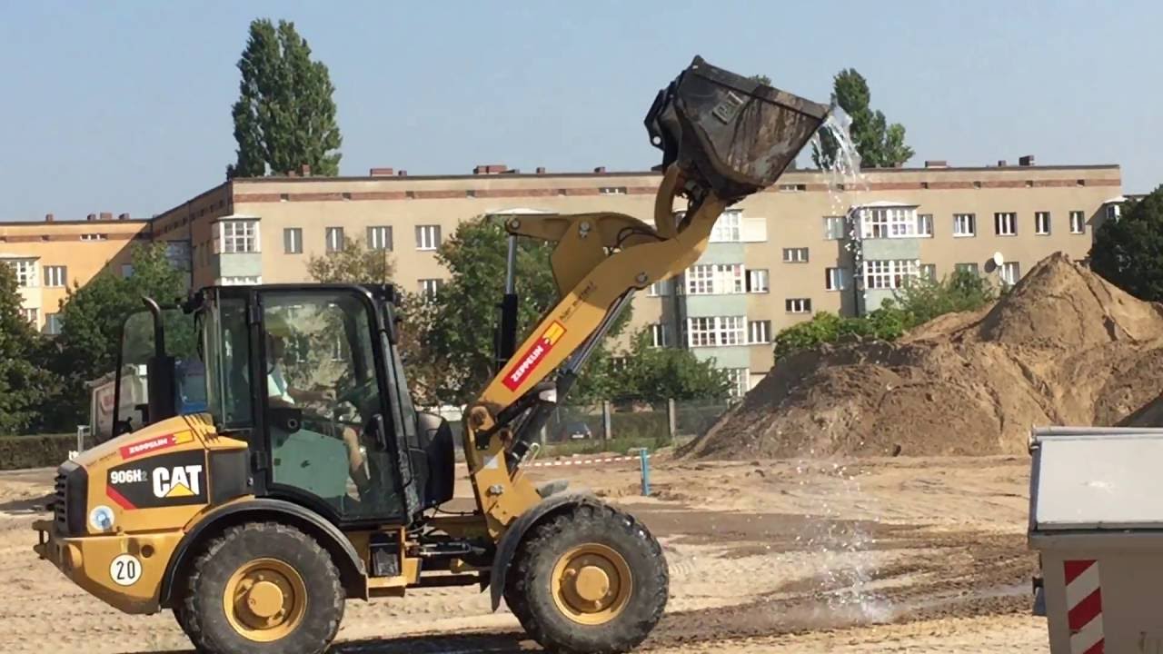 Caterpillar Radlader 906 Wheel Loader Caterpillar 730 working - YouTube