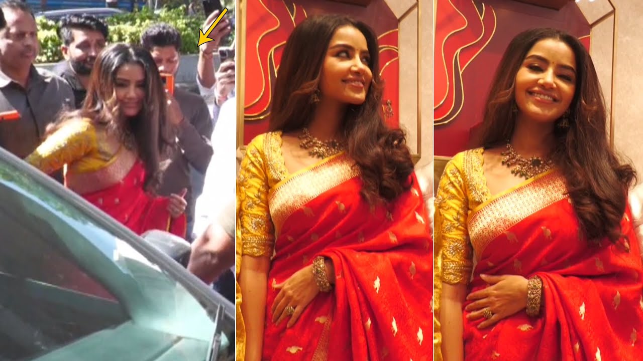 Anupama Parameswaran SUPERB Cute Visuals At Inauguration Of Viyara Fine ...