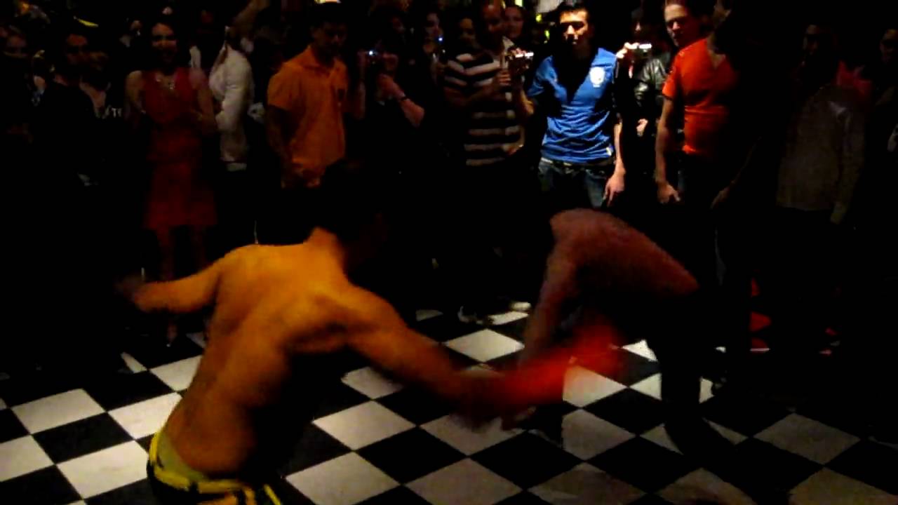 Sambaloco Capoeira show @ Azucar , Leeds - YouTube